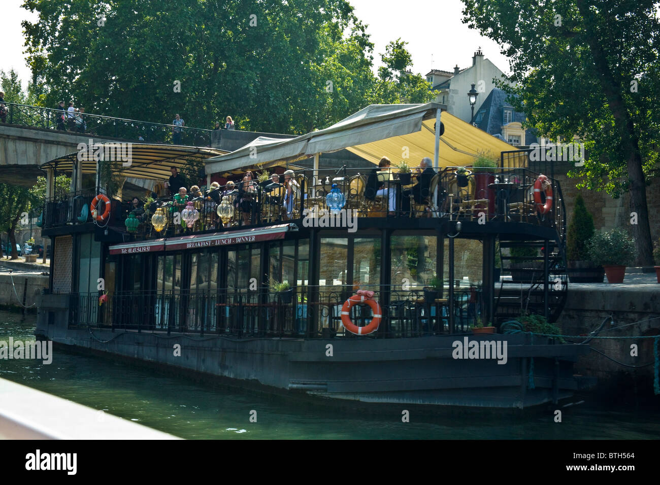 Barge restaurant Banque de photographies et d’images à haute résolution ...
