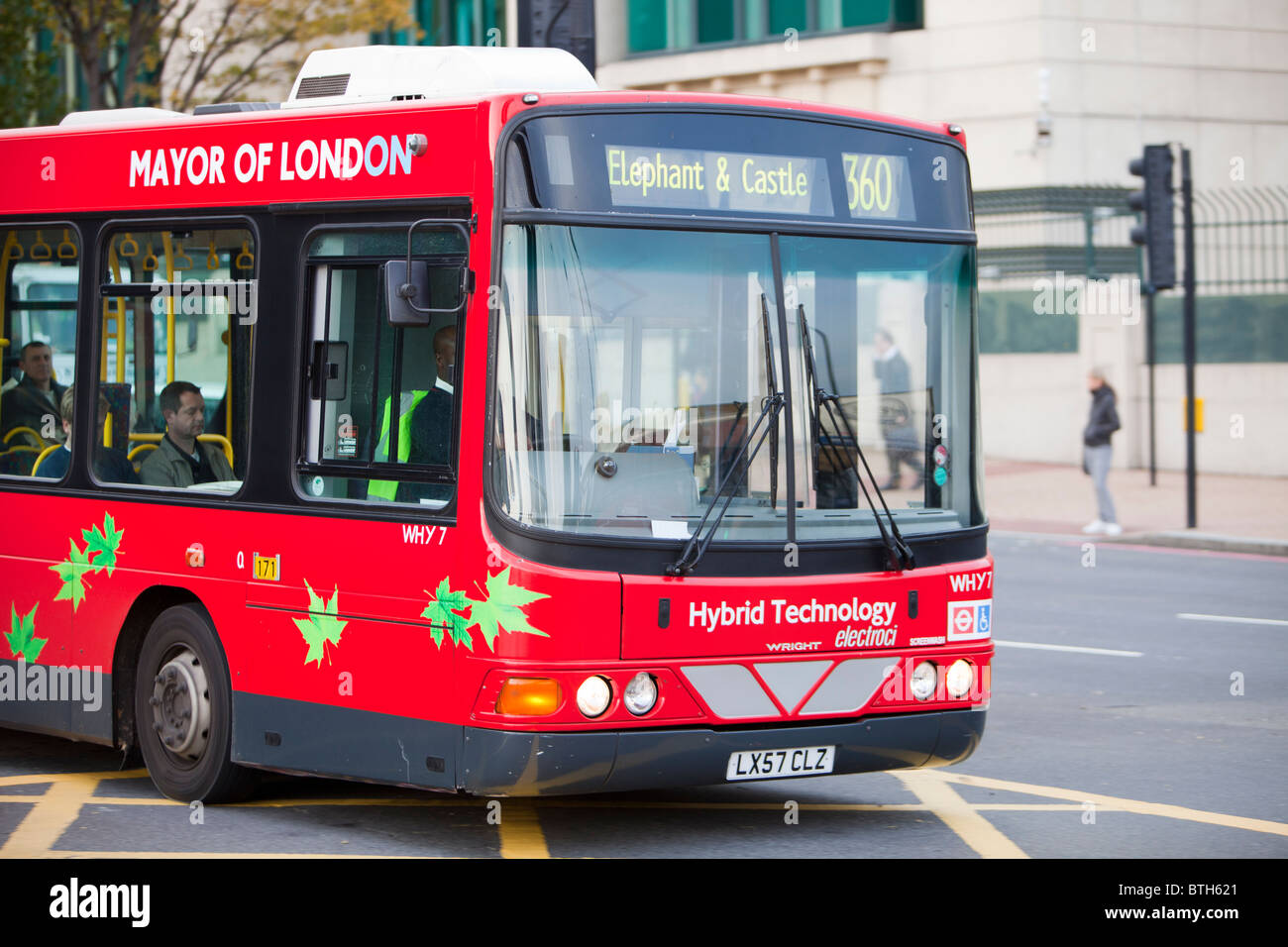 Un bus de la technologie hybride électrique à Londres. Partie de ...