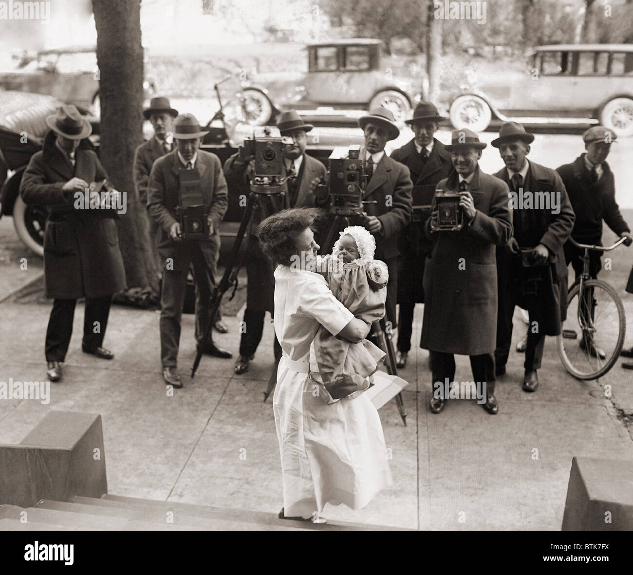 Paulina Longworth, fille d'Alice Roosevelt Longworth avec son bébé par ...