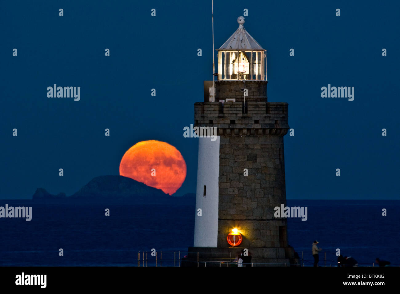 Lune orange Banque de photographies et d’images à haute résolution - Alamy