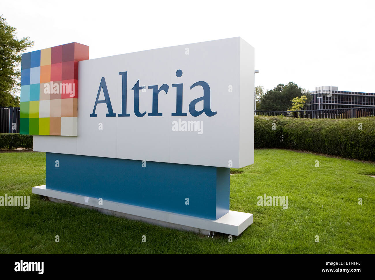 Cigarette logo philip morris Banque de photographies et d’images à haute résolution - Alamy