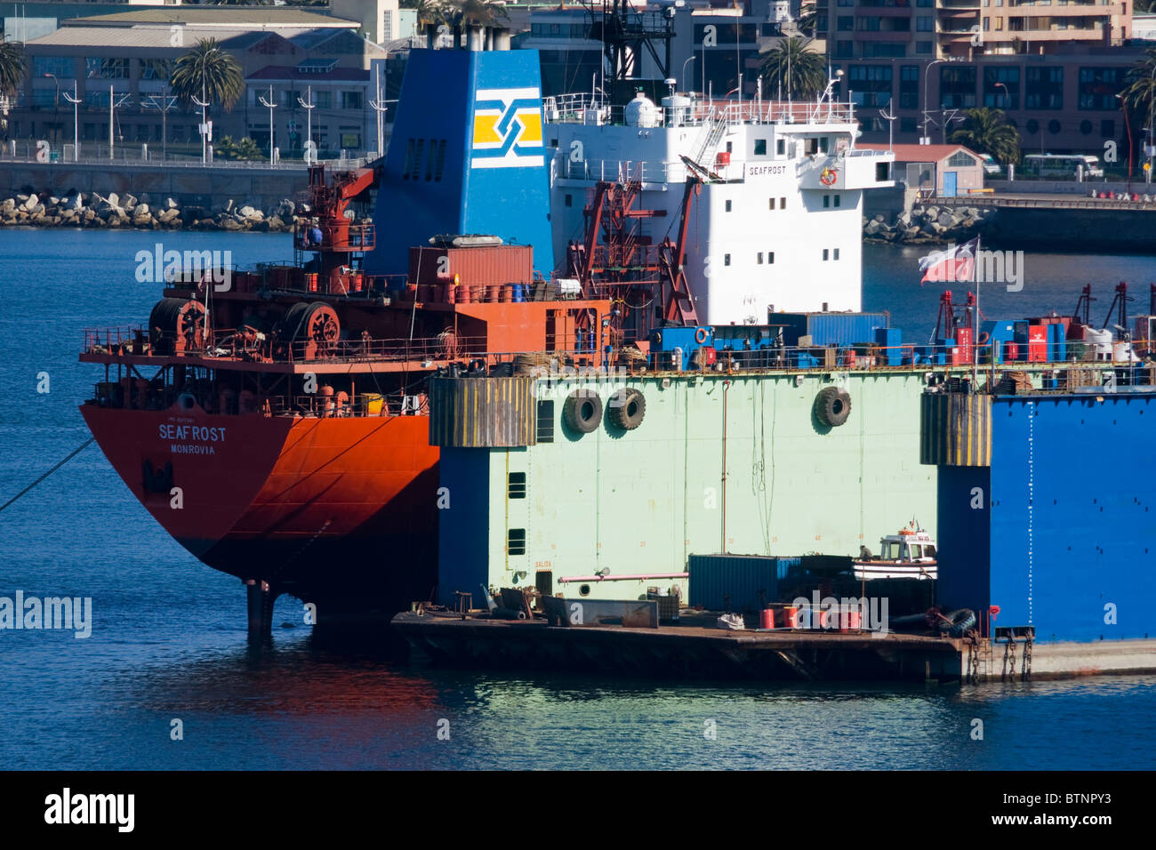 Cale sèche flottante dans le port de Valparaiso, Chili, Amérique du Sud ...
