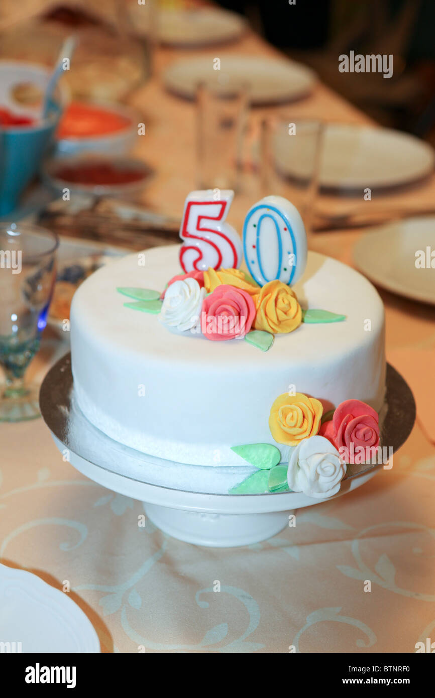 Gâteau d'anniversaire 50 ans Photo Stock - Alamy