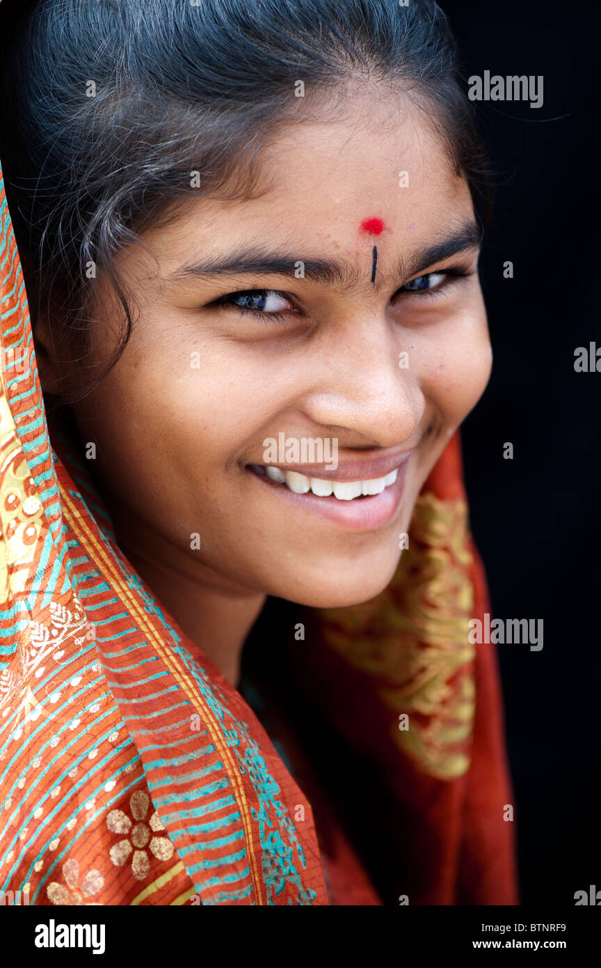 Beautiful young east indian teen Banque de photographies et d’images à ...