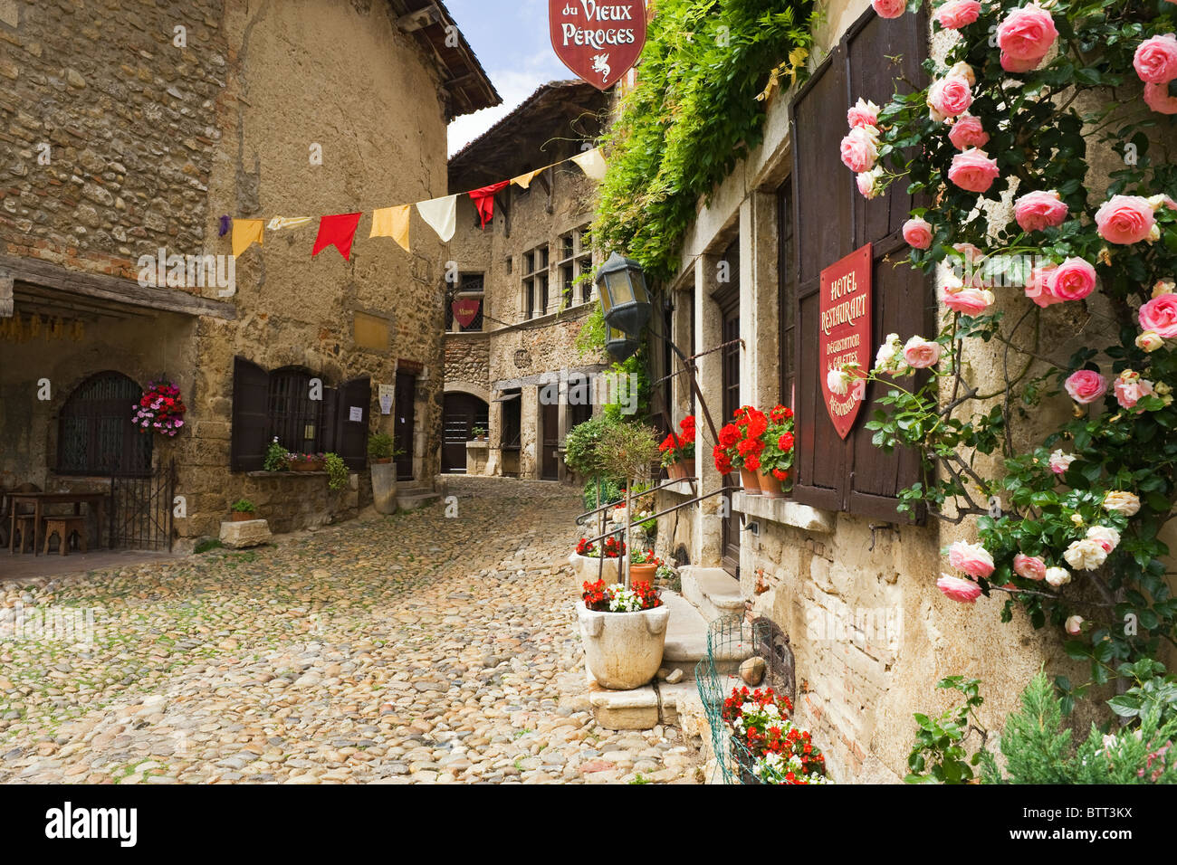 Rue Pavée, la Cité Médiévale de Pérouges, France Photo Stock - Alamy