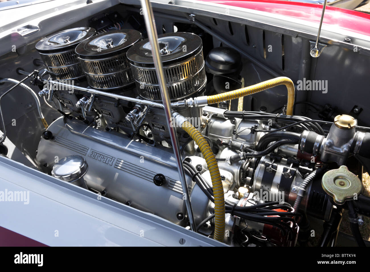 Compartiment moteur ferrari Banque de photographies et d’images à haute ...