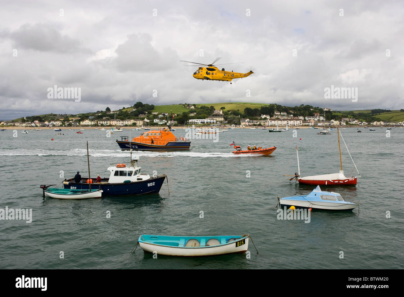 Sea King RAF d'hélicoptères de recherche et de sauvetage de la RNLI ...