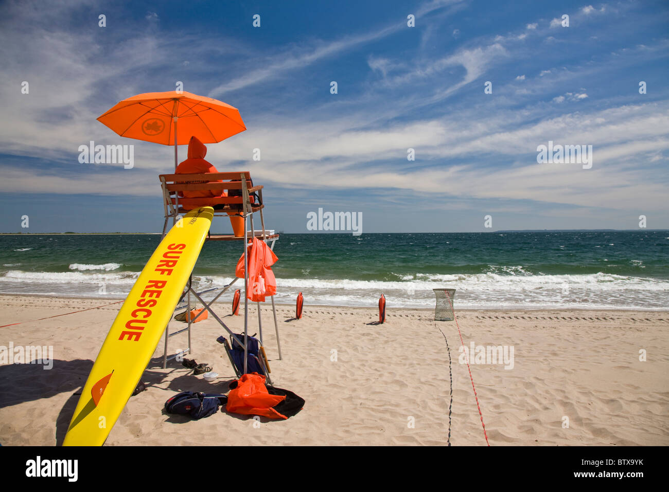 Lifeguard beach rescue equipment Banque de photographies et d’images à ...