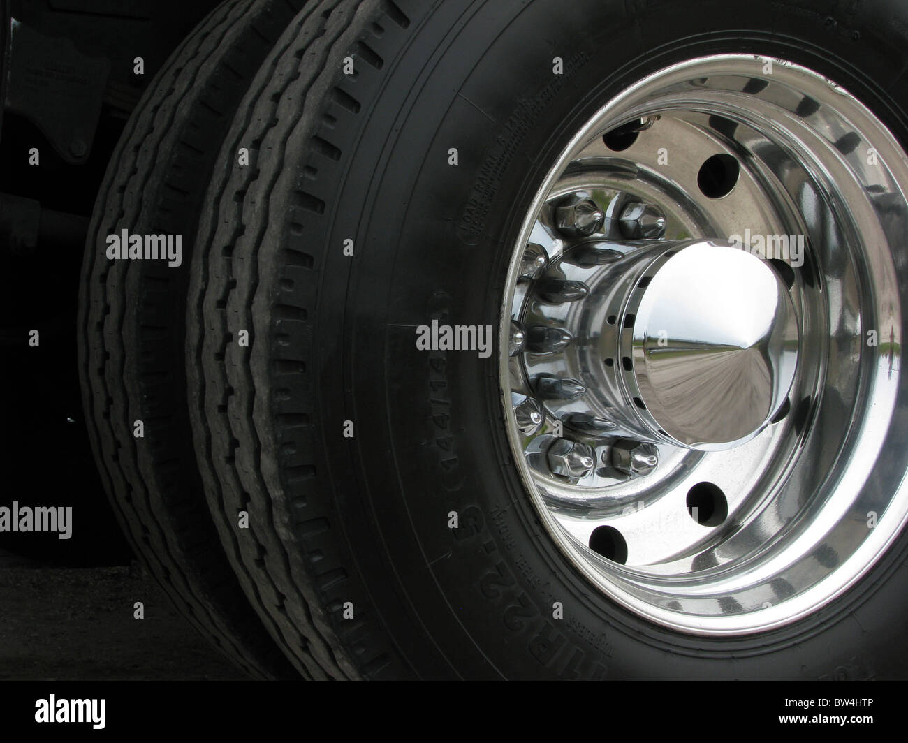 Lorry wheel Banque de photographies et d’images à haute résolution - Alamy