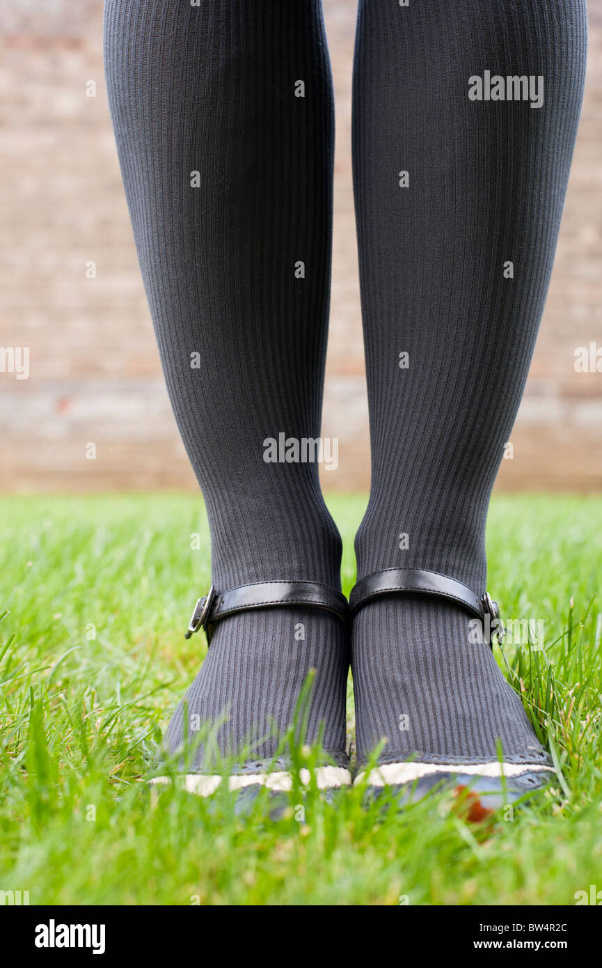 Femme en bas Banque de photographies et d’images à haute résolution - Alamy