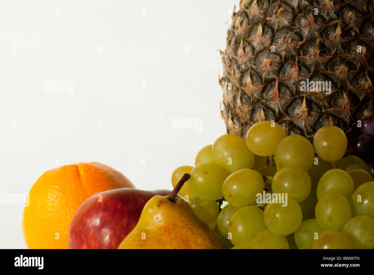 Fruits sur fond blanc Banque de photographies et d’images à haute ...