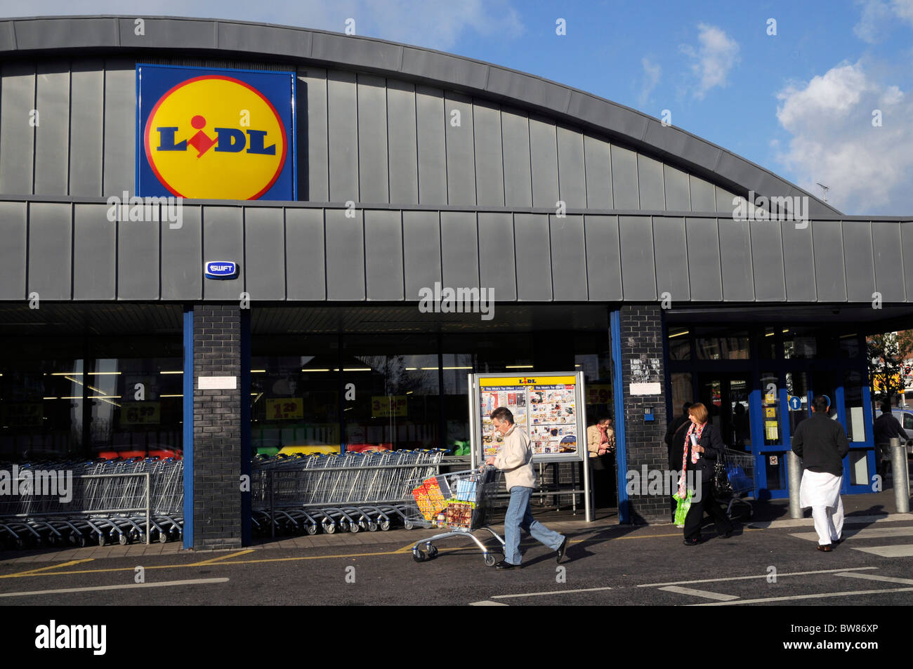 Clients lidl Banque de photographies et d’images à haute résolution - Alamy