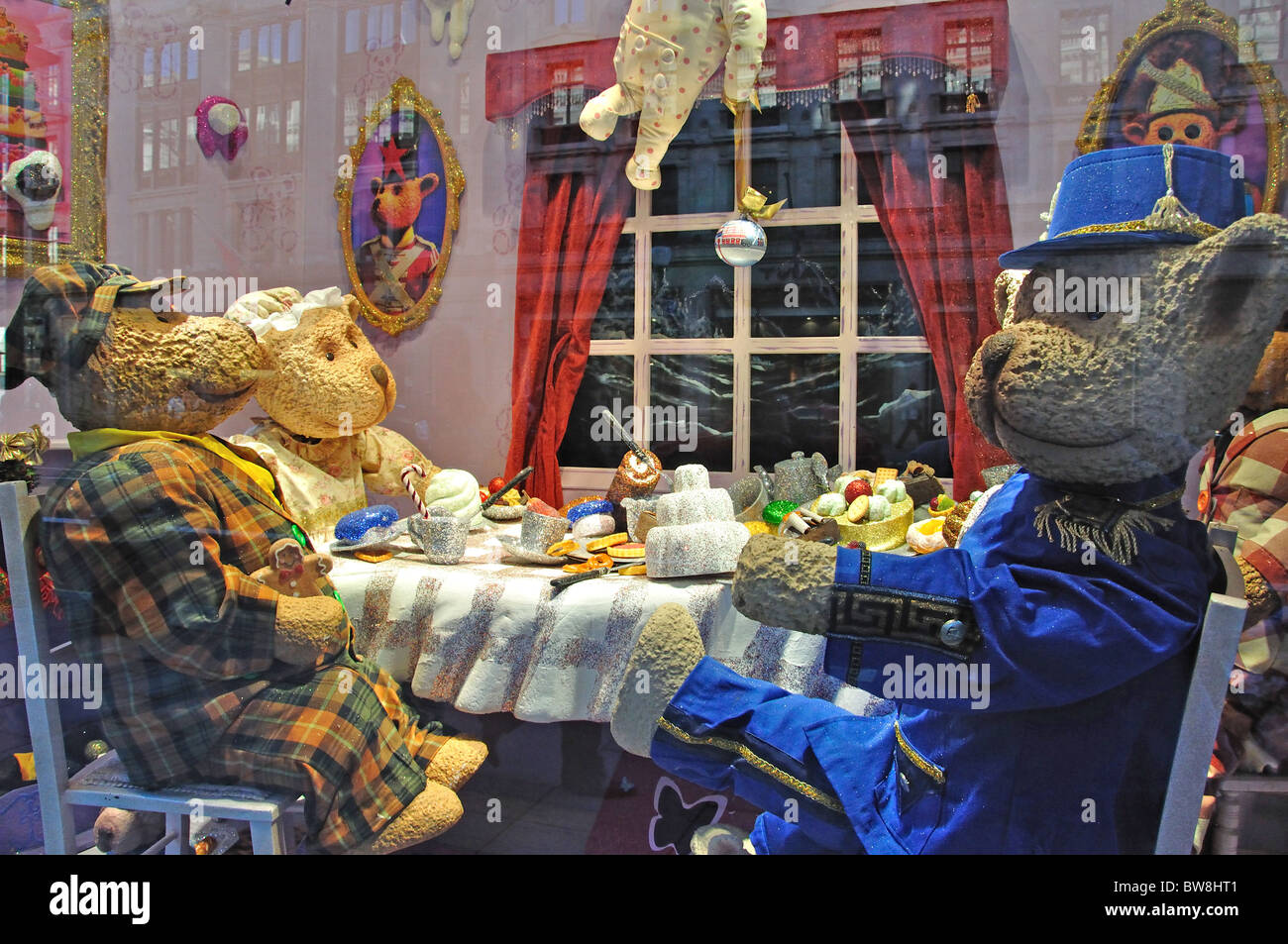 Hamleys interior Banque de photographies et d’images à haute résolution - Alamy