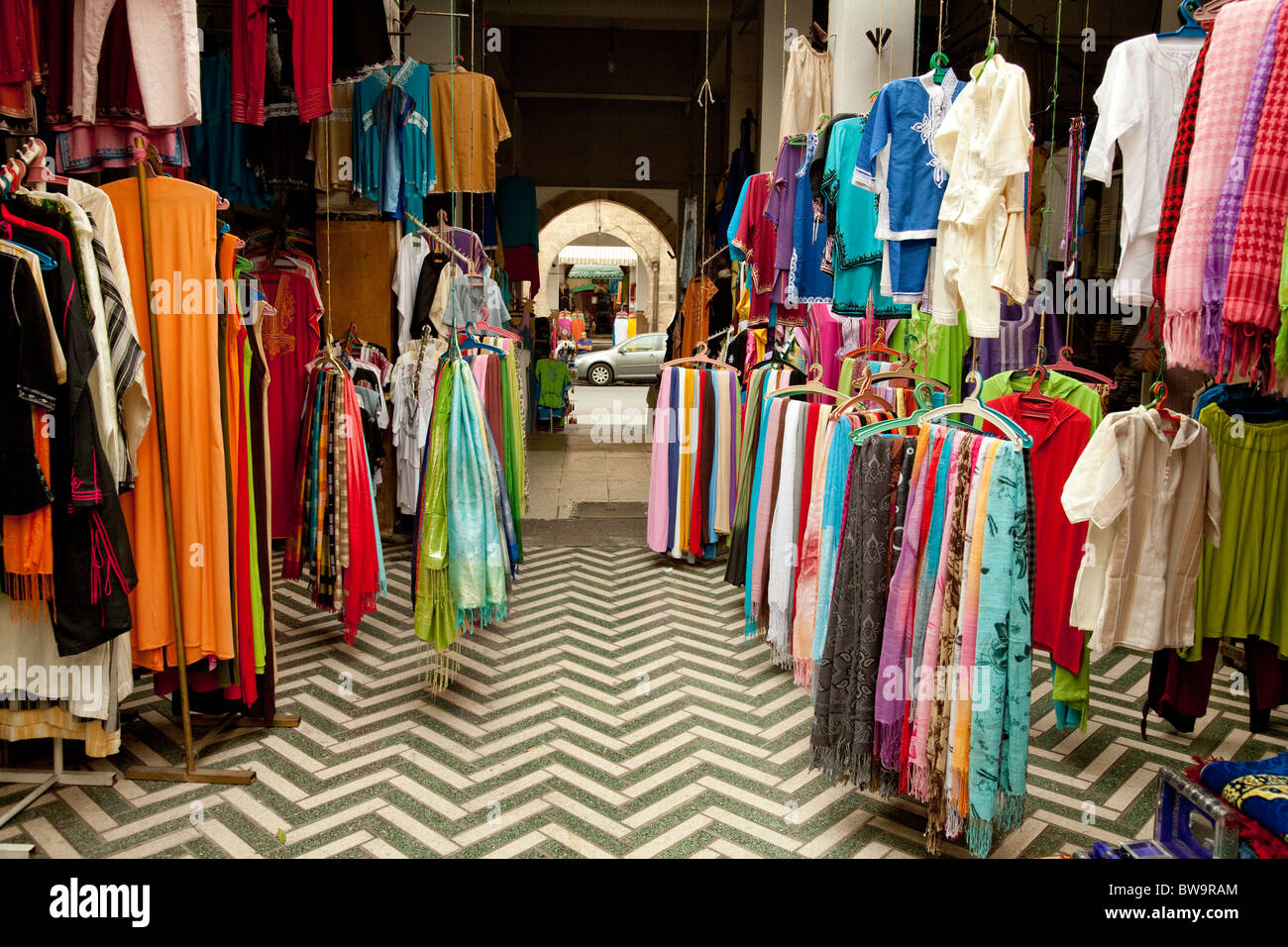 Boutiques dans le souk dans le marché du quartier des Habous ...