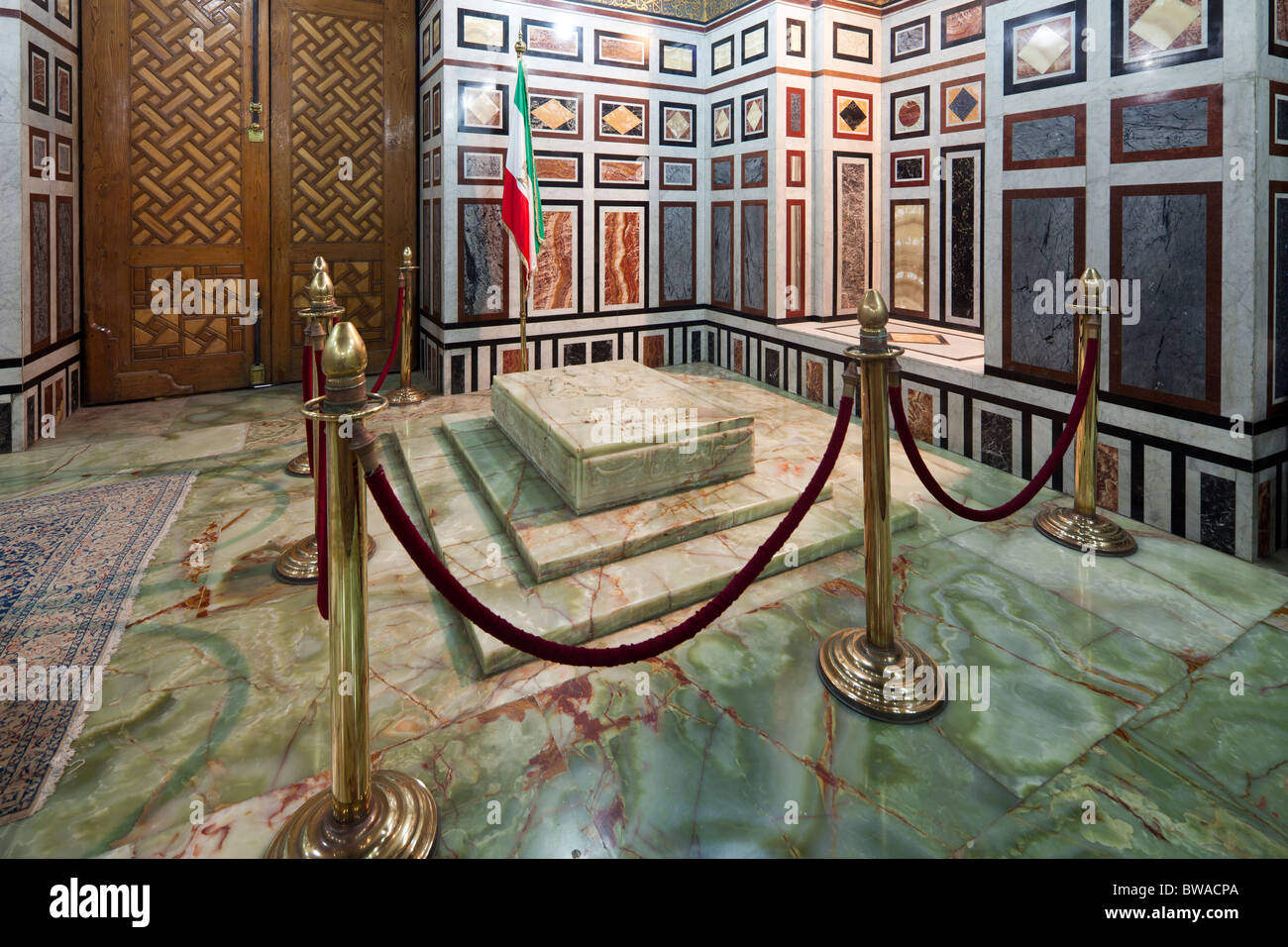 Tombe de Mohammad Reza Shah Pahlavi, le Shah d'Iran, dans la mosquée de ...