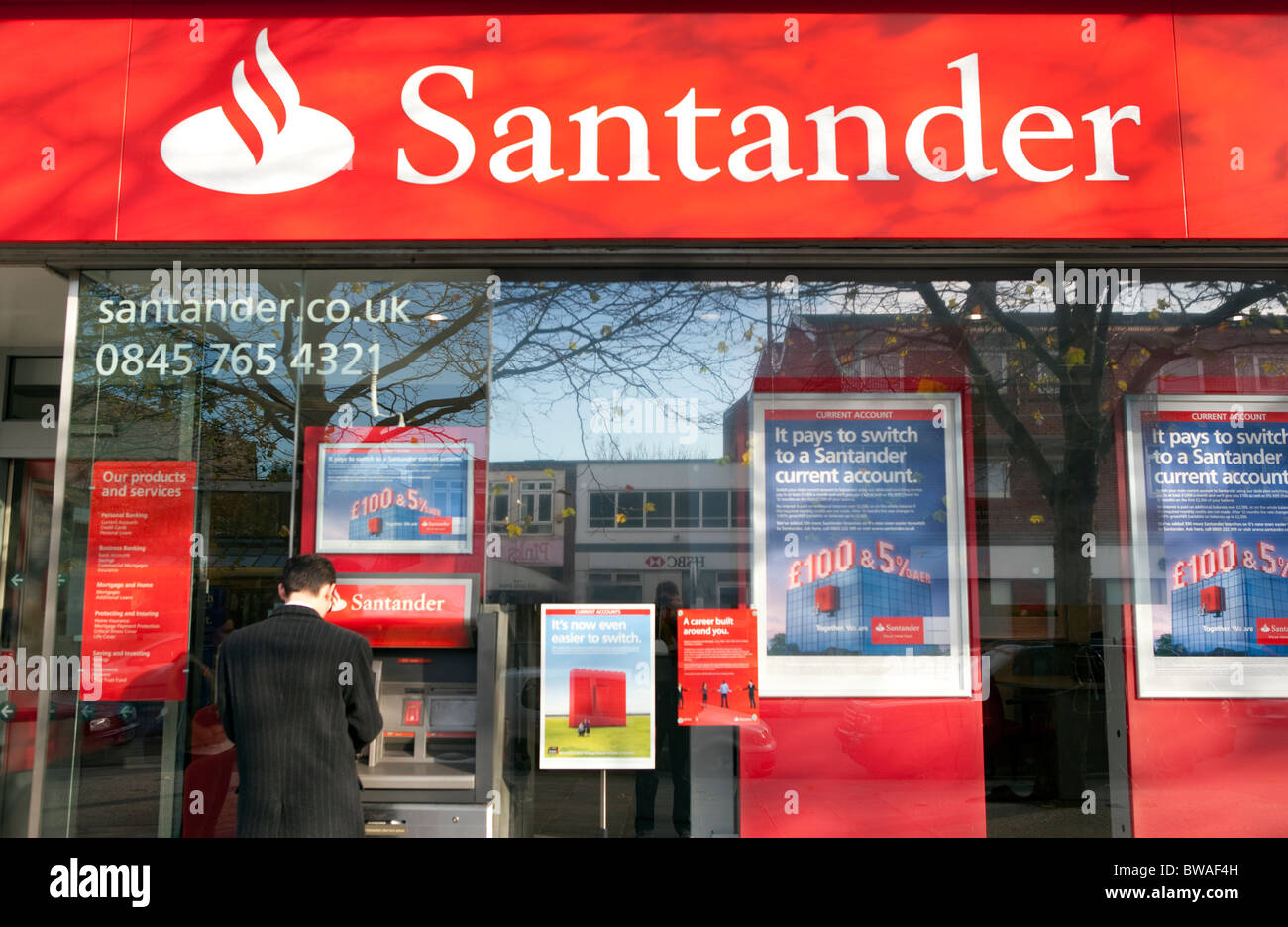 Distributeur d'argent santander Banque de photographies et d’images à ...