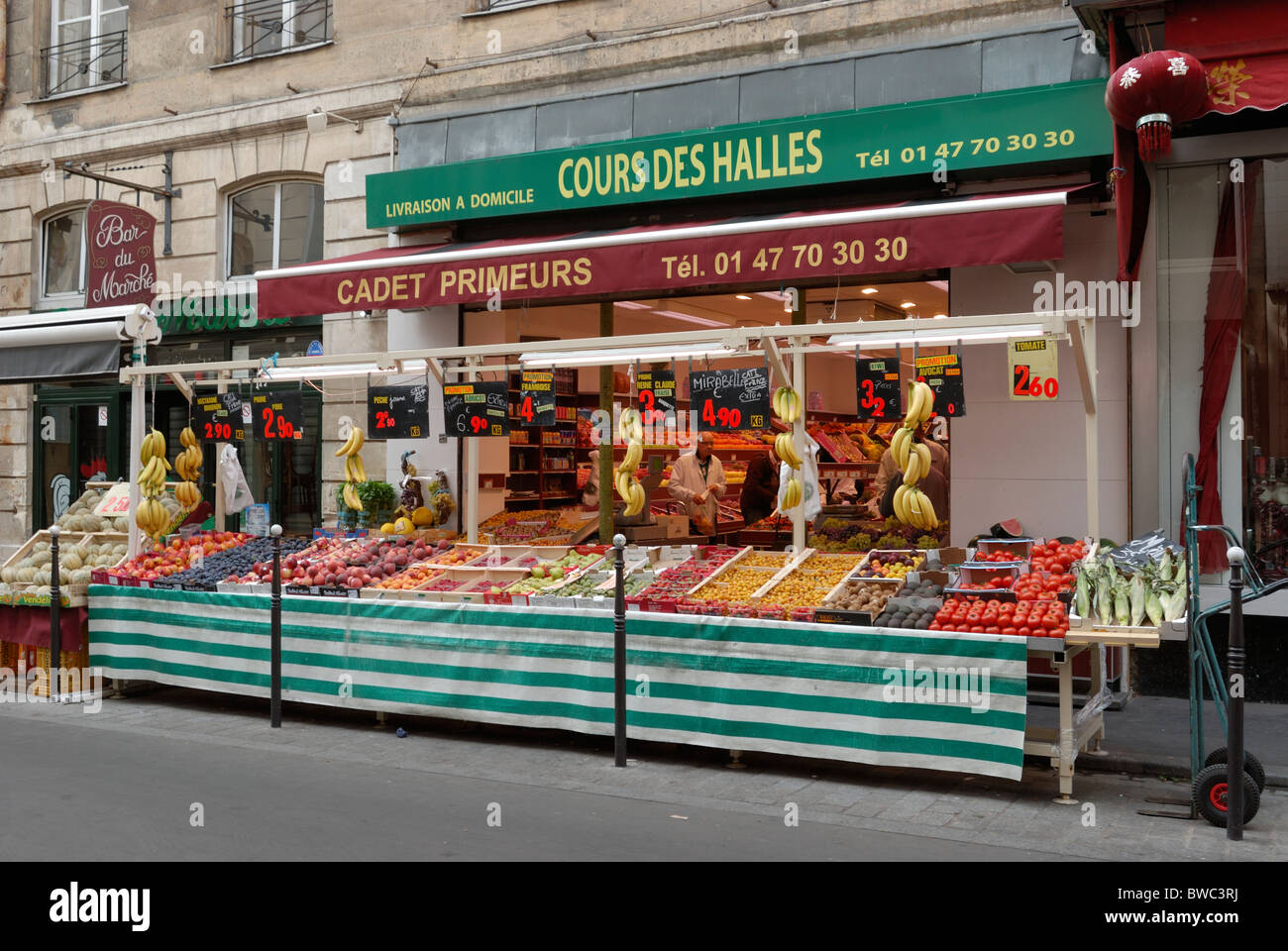 Paris Fruit And Vegetable Stall Photos & Paris Fruit And Vegetable ...