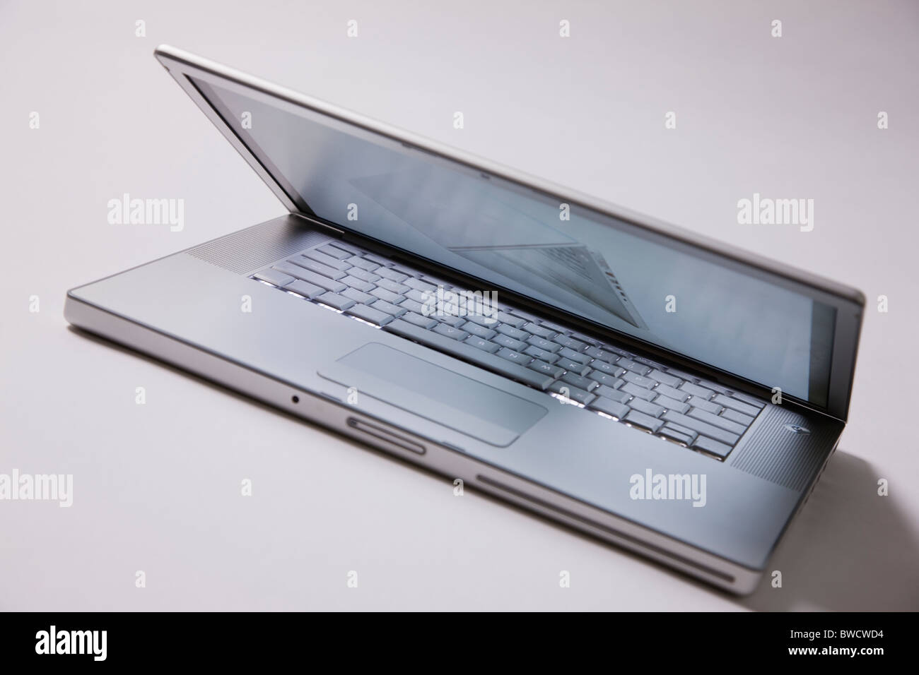 Ordinateur portable ouvert Banque de photographies et d’images à haute ...