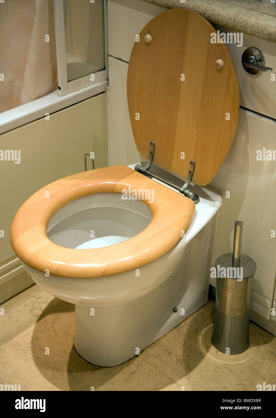 Wooden toilet seat Banque de photographies et d’images à haute ...