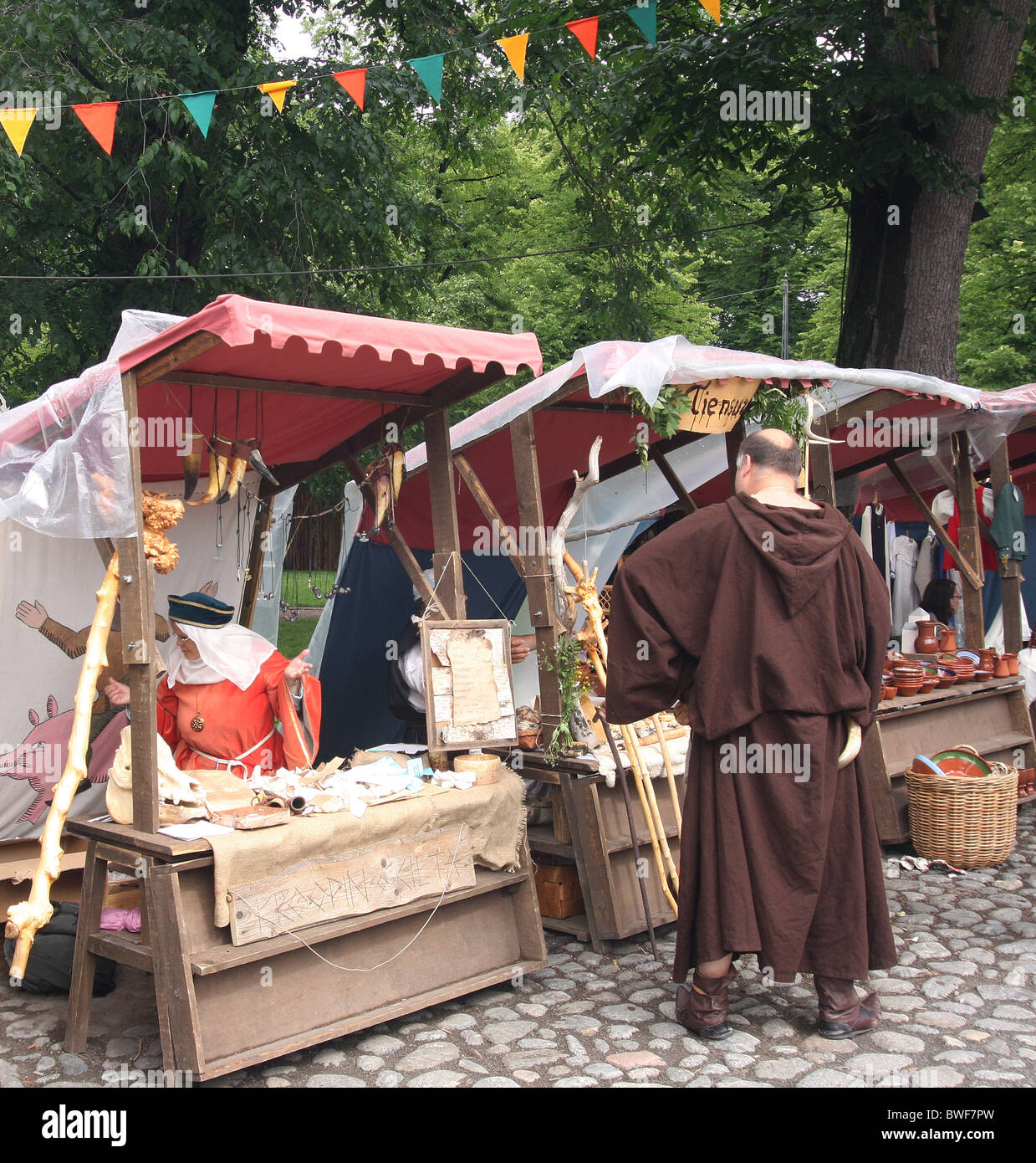 Étal De Marché Médiéval Banque d'image et photos - Alamy