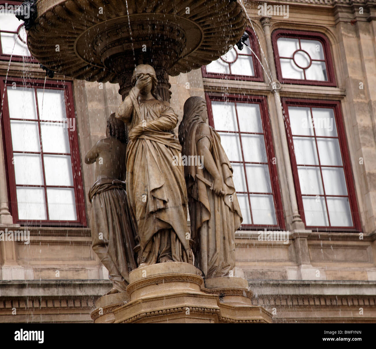 Fontaine en pierre staatsoper wien Banque de photographies et d’images ...
