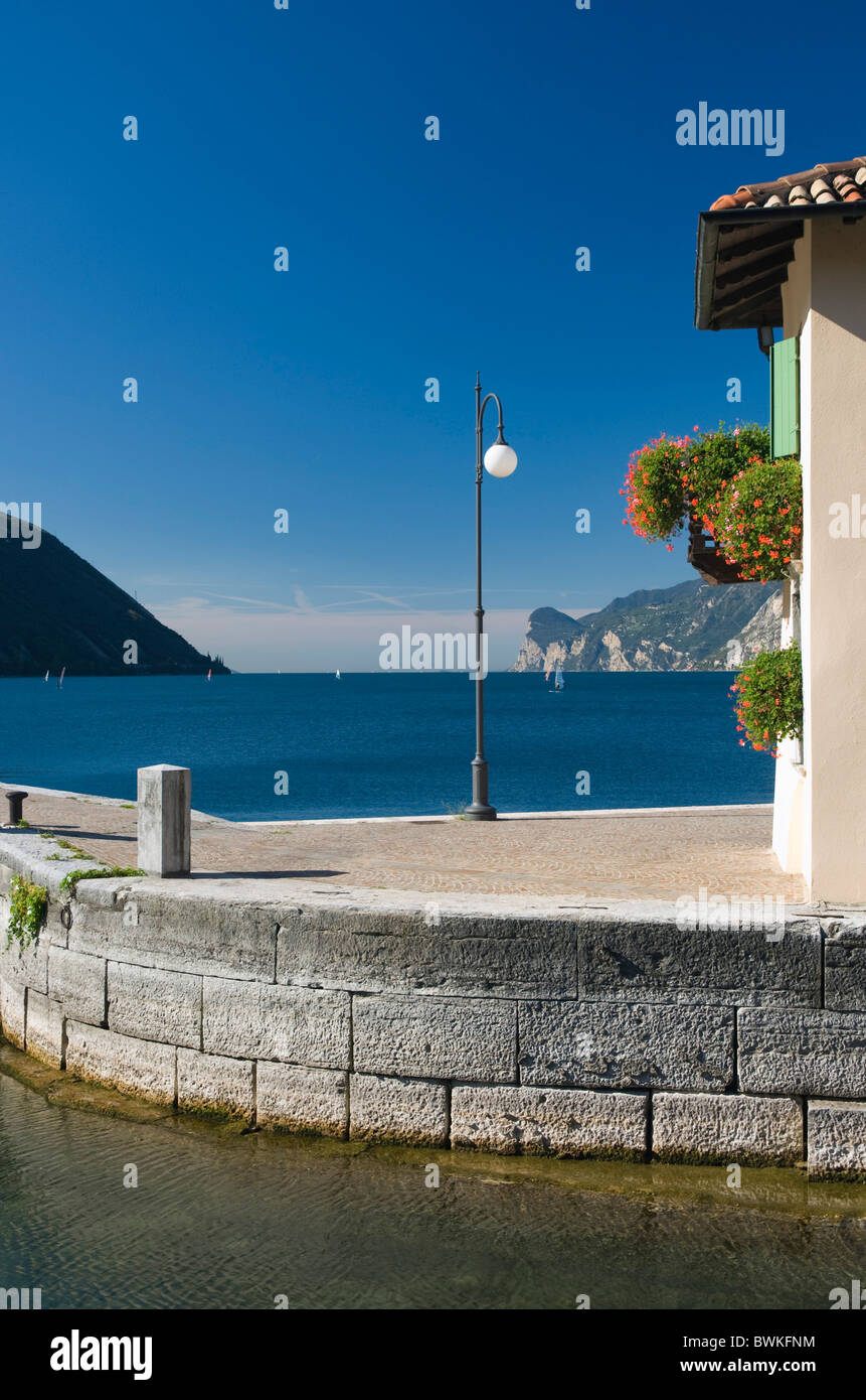 Promenade, Torbole, Lac de Garde, Lac de Garde, le Trentin, Italie ...