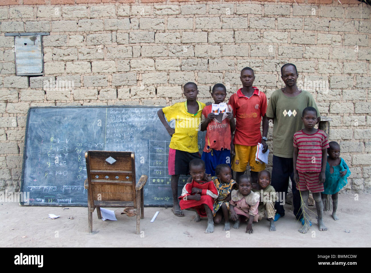 Maitresse devant un tableau de classe Banque de photographies et d ...