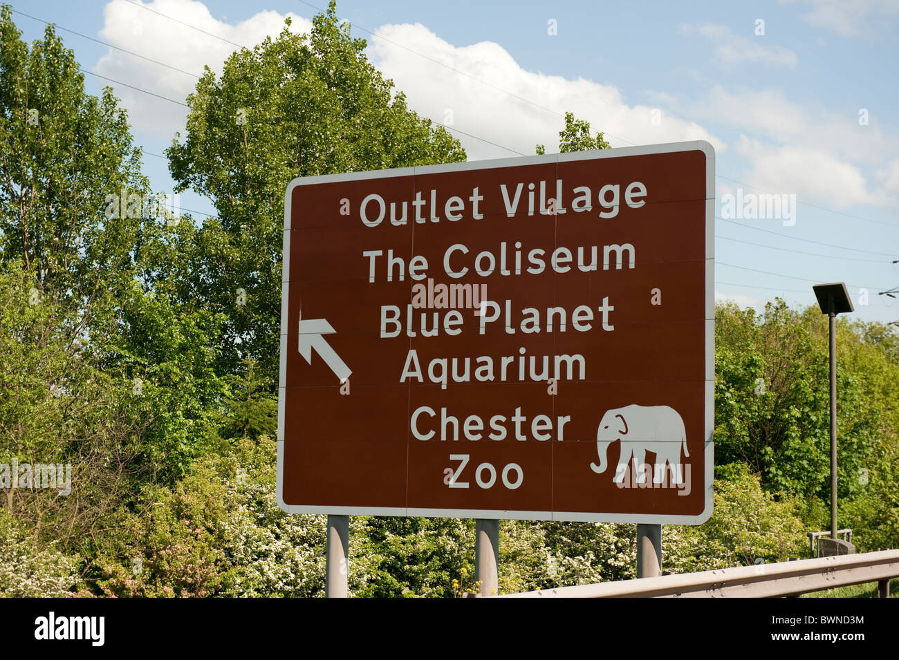 Zoo road sign Banque de photographies et d’images à haute résolution ...