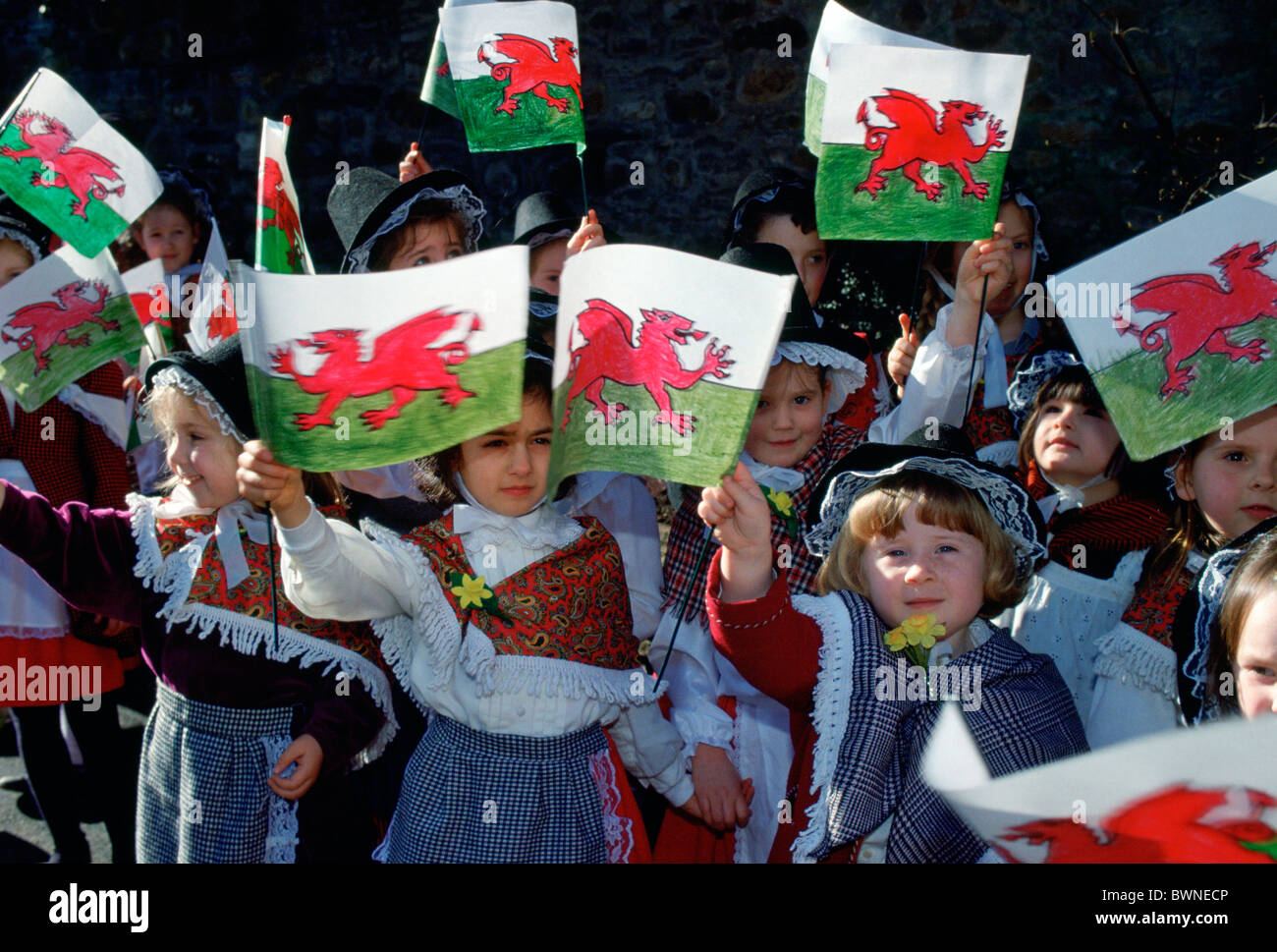 Enfants en costumes traditionnels gallois Banque de photographies et d ...