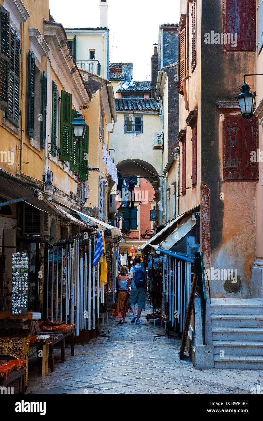 Shops in corfu old town Banque de photographies et d’images à haute ...