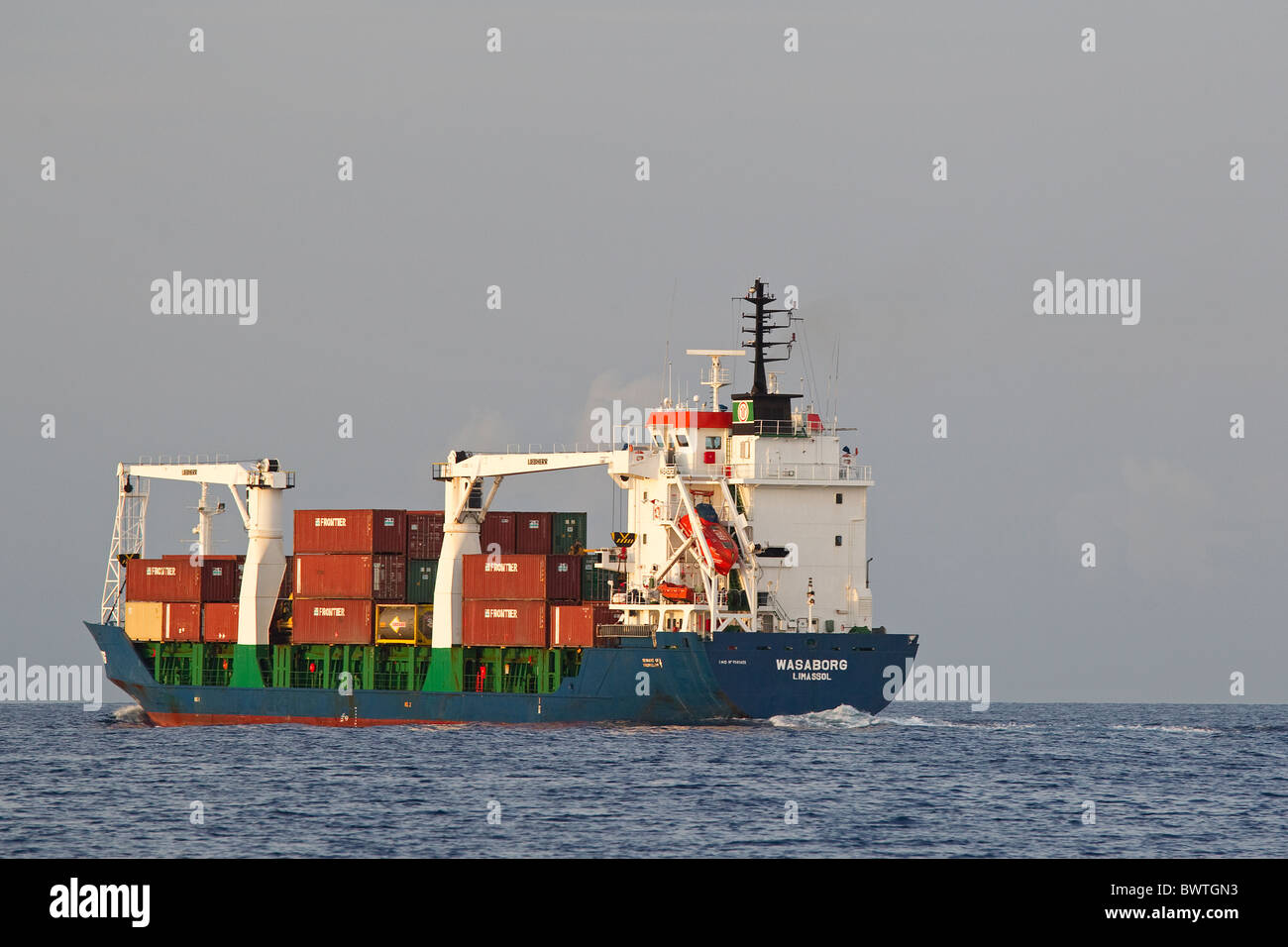Cargo en mer Banque de photographies et d’images à haute résolution - Alamy
