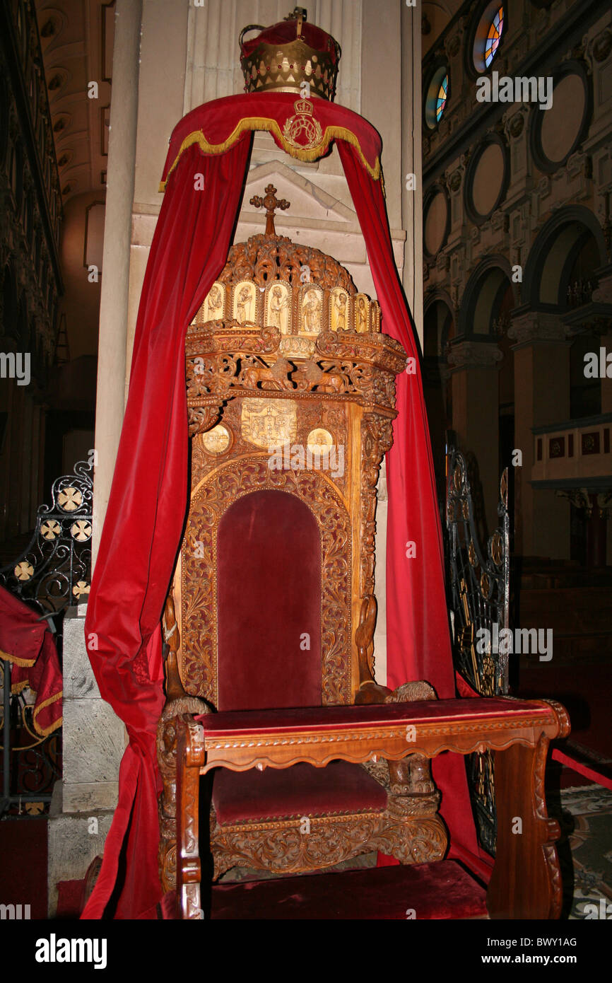 Trône en bois Banque de photographies et d’images à haute résolution ...