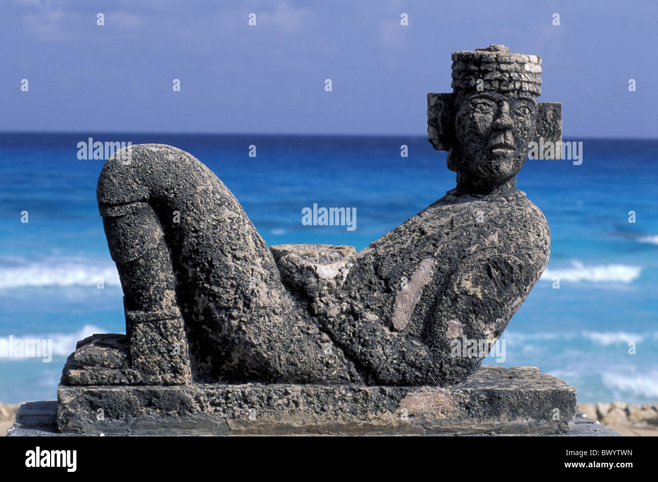 Chacmool sculpture Banque de photographies et d’images à haute ...