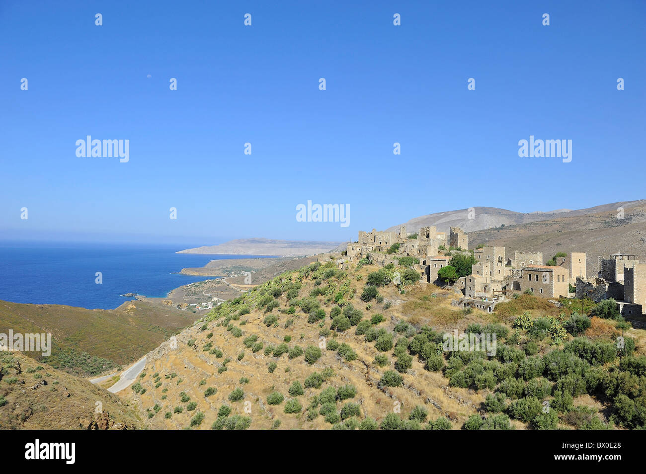 La ville fantôme de Vathia dans la péninsule de Mani robuste ...
