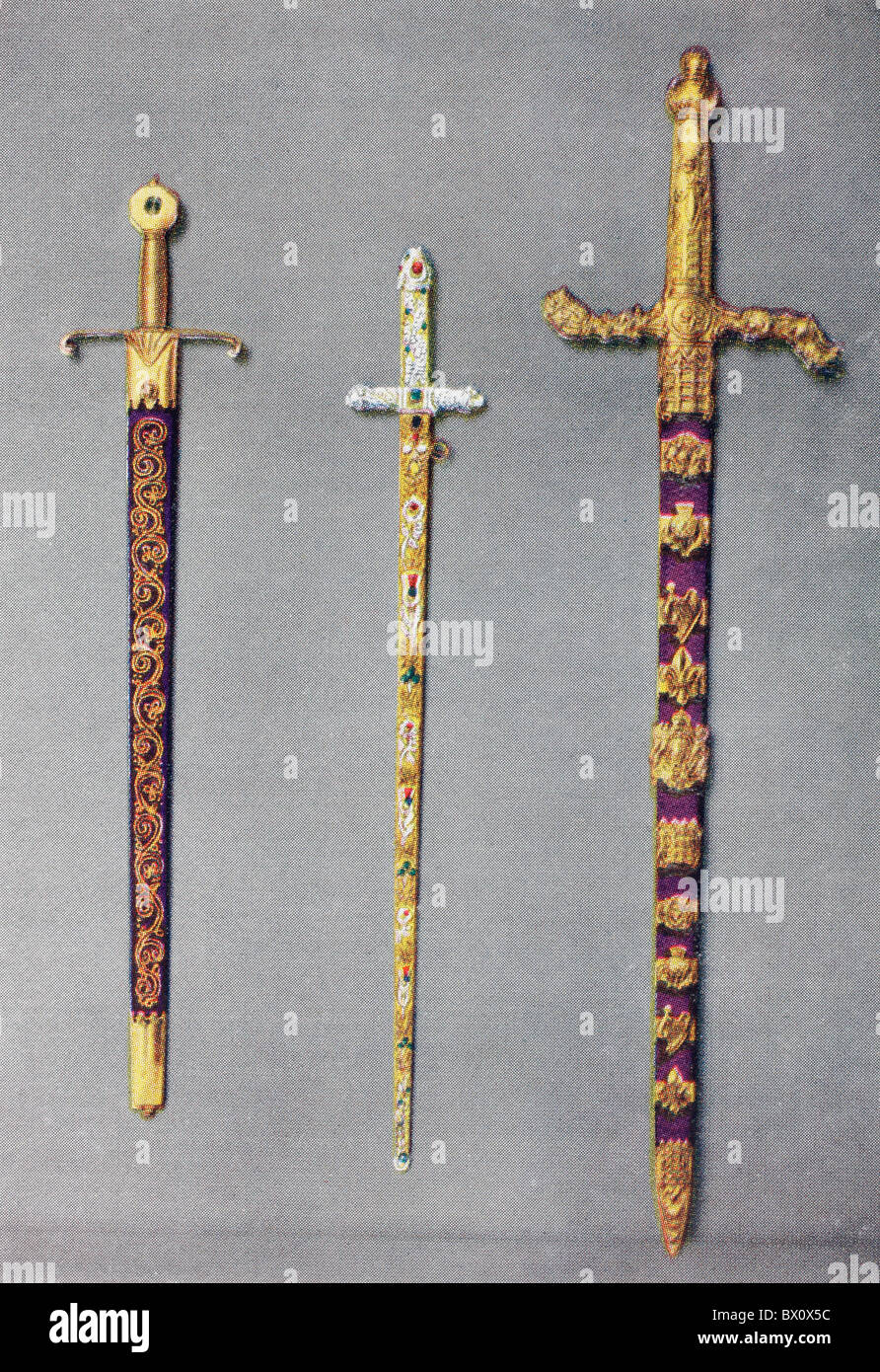 De gauche à droite, l'Épée de miséricorde ou Curtana, la Jeweled Sword ...