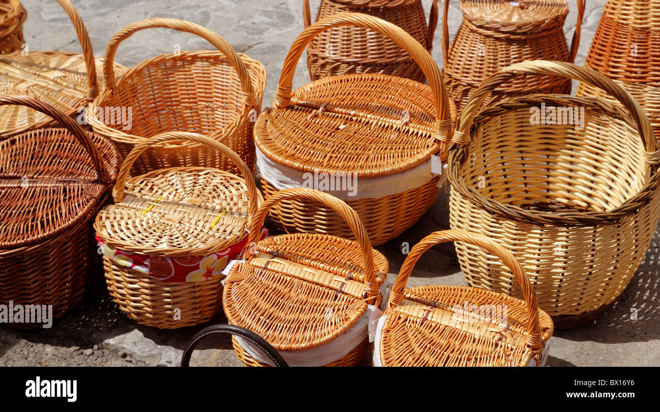 Vannerie traditionnelle Banque de photographies et d’images à haute ...