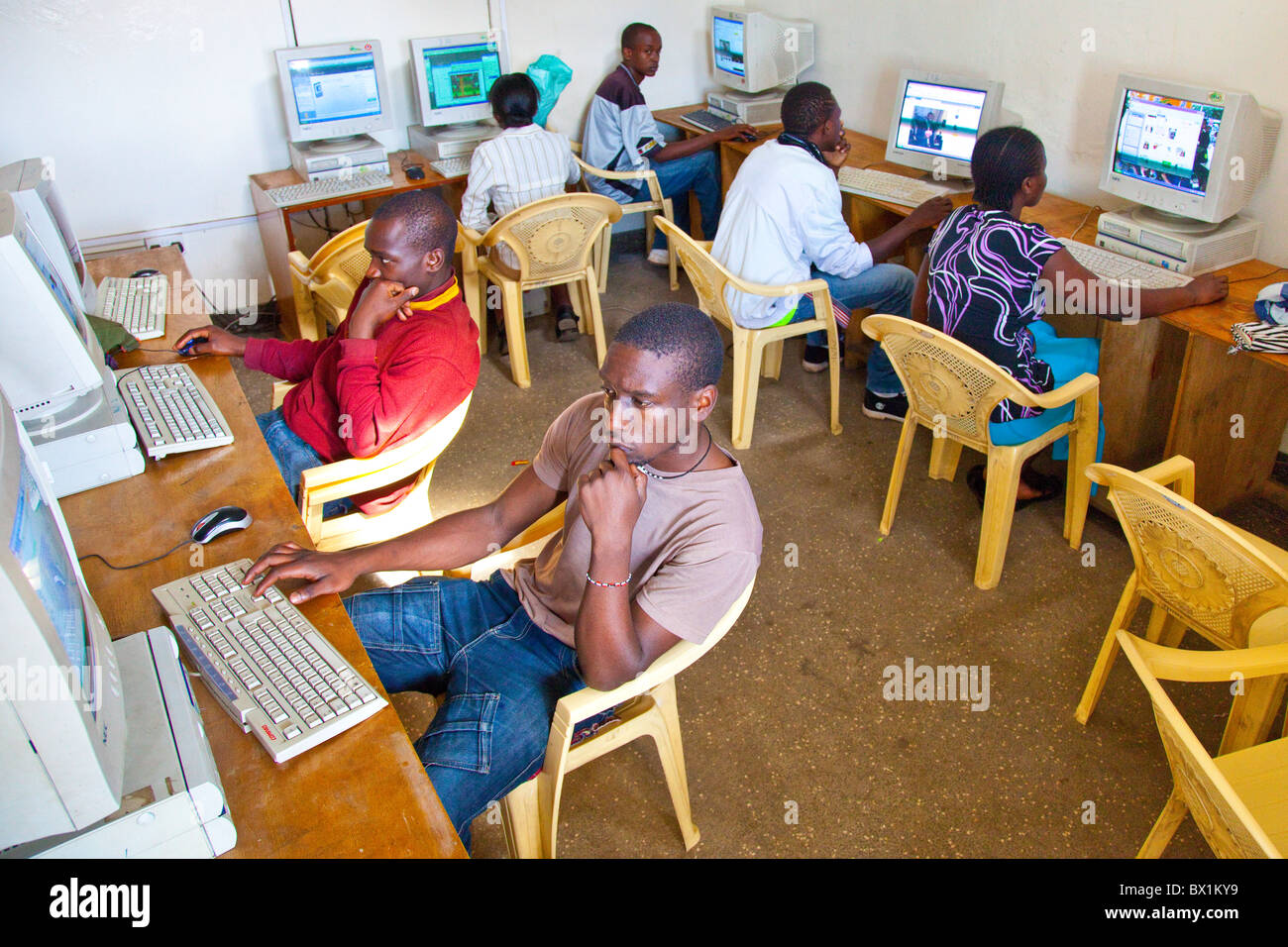 Salle informatique afrique Banque de photographies et d’images à haute ...