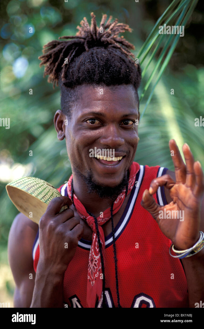L'origine africaine de la Grenade rire homme modèle ne libération portrait Caraïbes Photo Stock ...