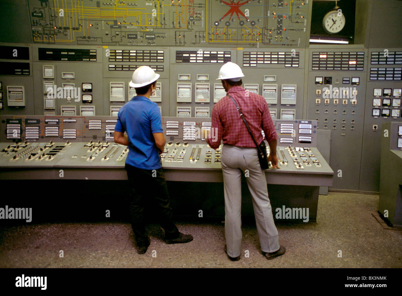 Nuclear power station control room Banque de photographies et d’images ...