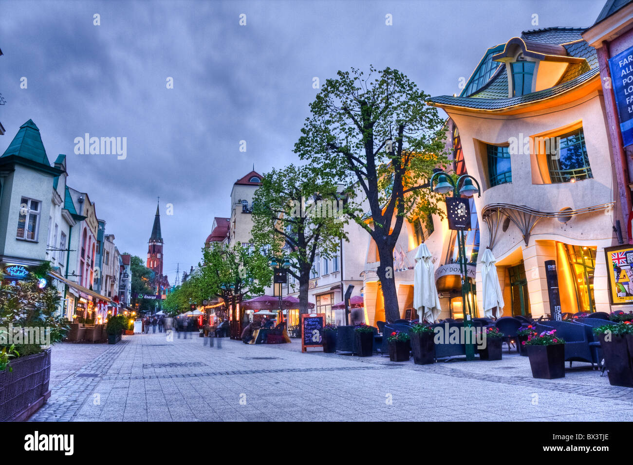 Crooked house (la maison tordue (krzywy domek), Sopot, Pologne Photo Stock - Alamy