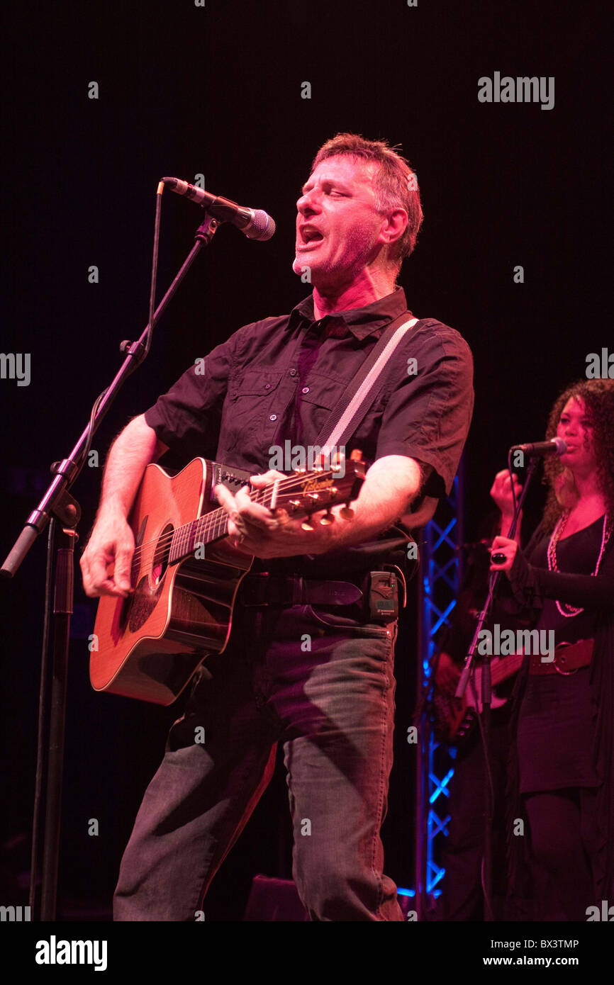 Steve Harley et le Cockney Rebel se produisant au Shepherds Bush Empire ...