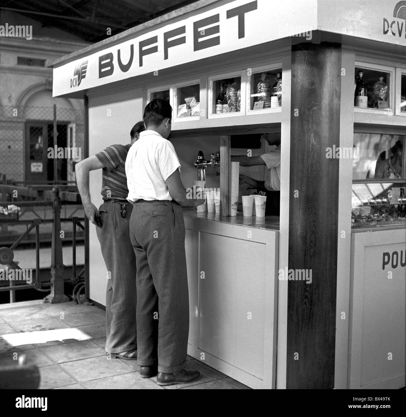 Buffet at train station Banque de photographies et d’images à haute ...