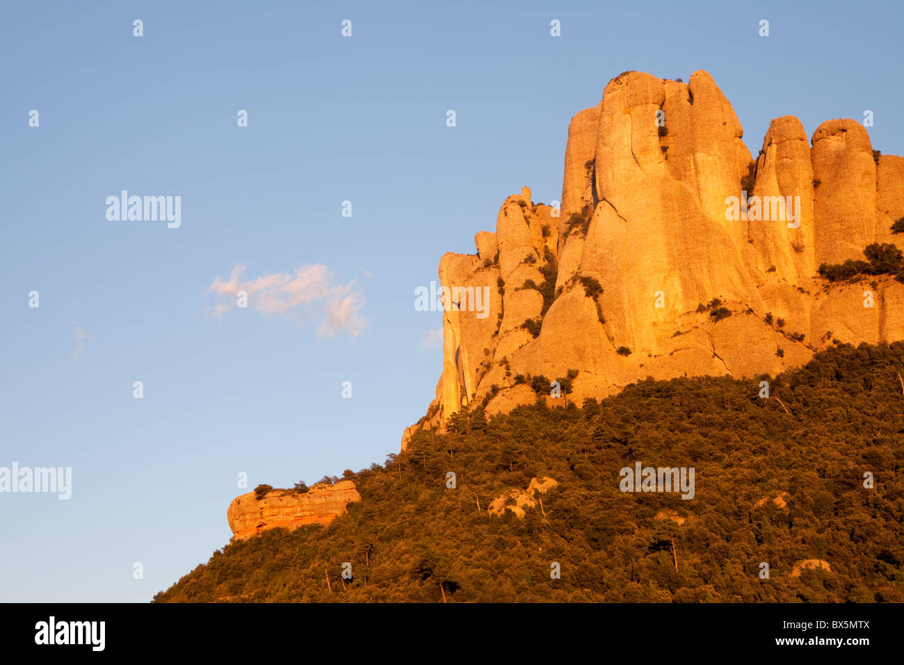Au crépuscule Les Agulles, Parc Naturel de la montagne de Montserrat ...