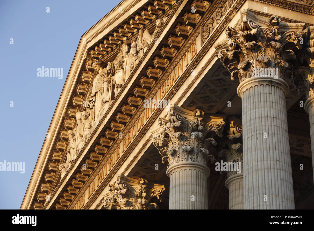 Fronton et colonnes corinthiennes du Panthéon, Paris, France, Europe ...