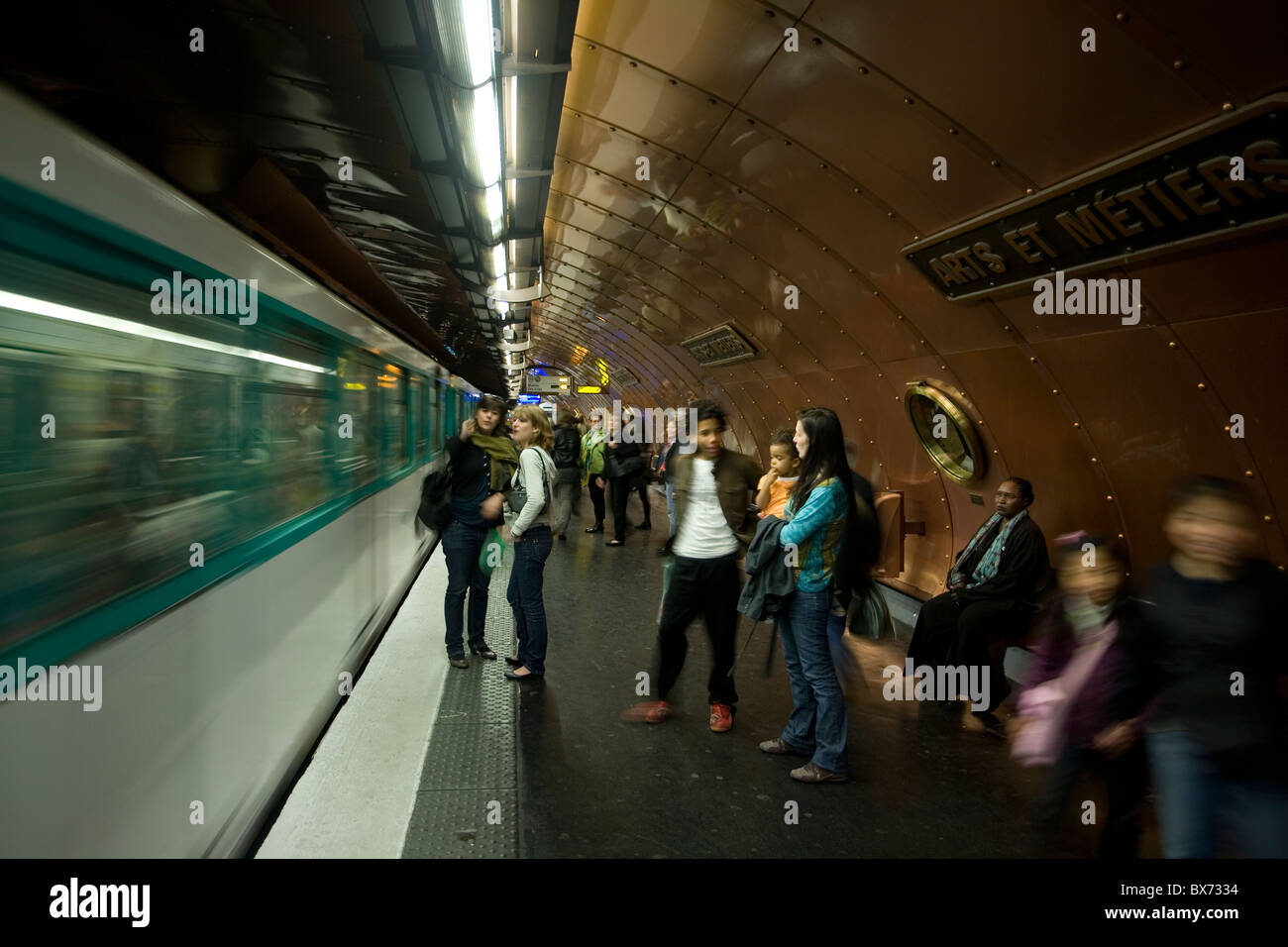Paris metro arts et metiers Banque de photographies et d’images à haute ...
