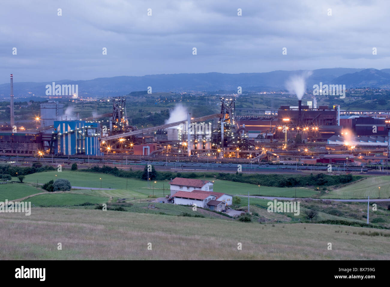 ArcelorMittal Asturias, Espagne. Usine industrielle, industrie des ...