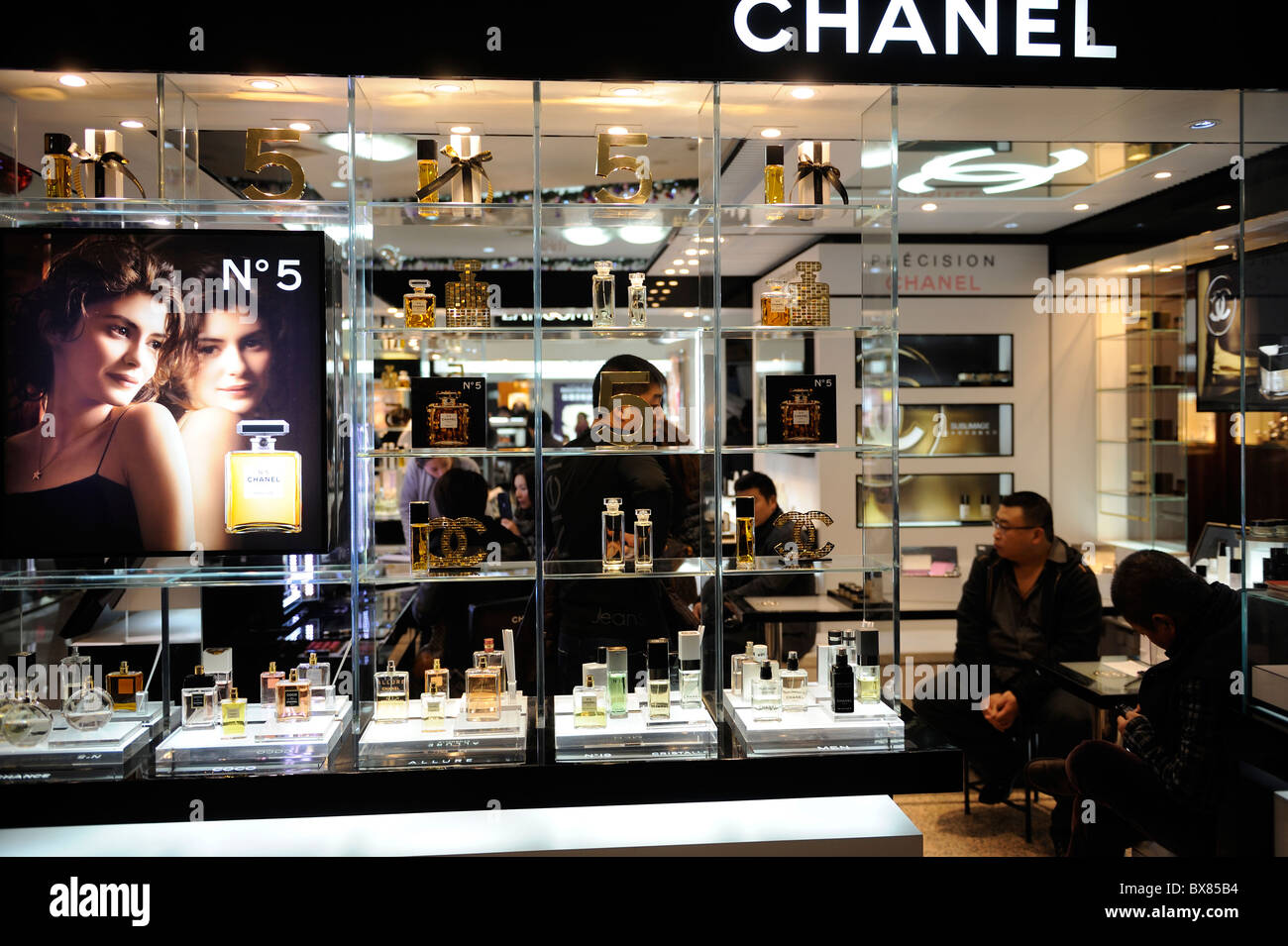 Stand chanel Banque de photographies et d’images à haute résolution - Alamy