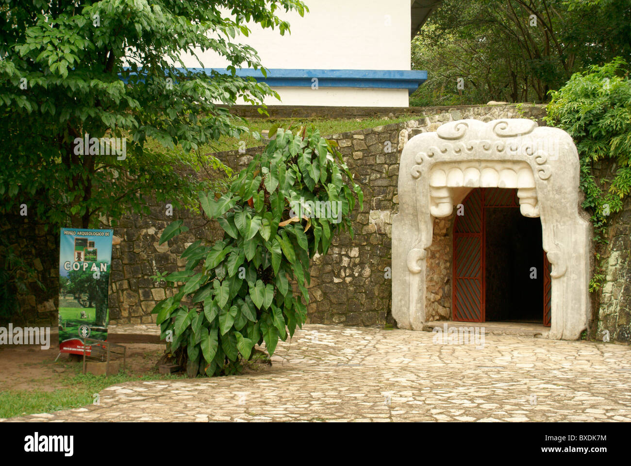 Monstre terrestre maya Banque de photographies et d’images à haute ...