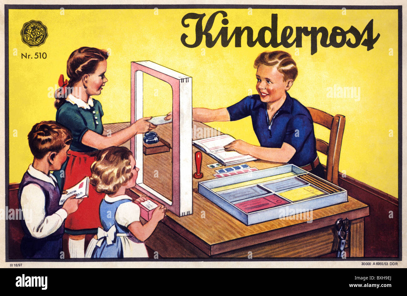 Jouer au bureau de poste pour les enfants Banque de photographies et d ...