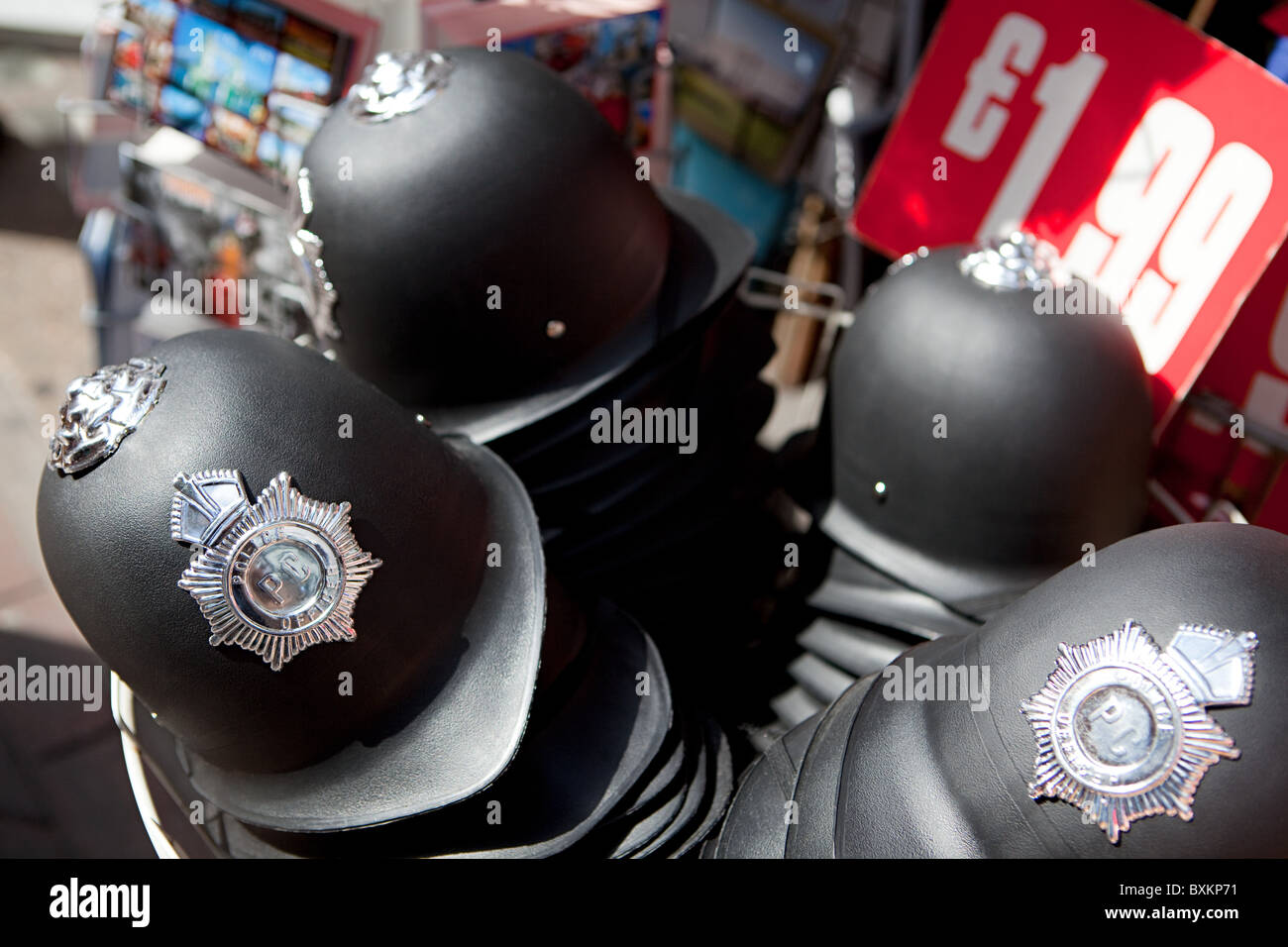 Casques de policier Banque de photographies et d’images à haute ...
